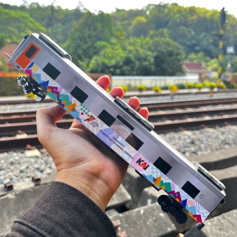 KAYU Wooden TRAIN TOY, 77th KAI ANNIVERSARY RESTAURANT CARS | Shopee ...