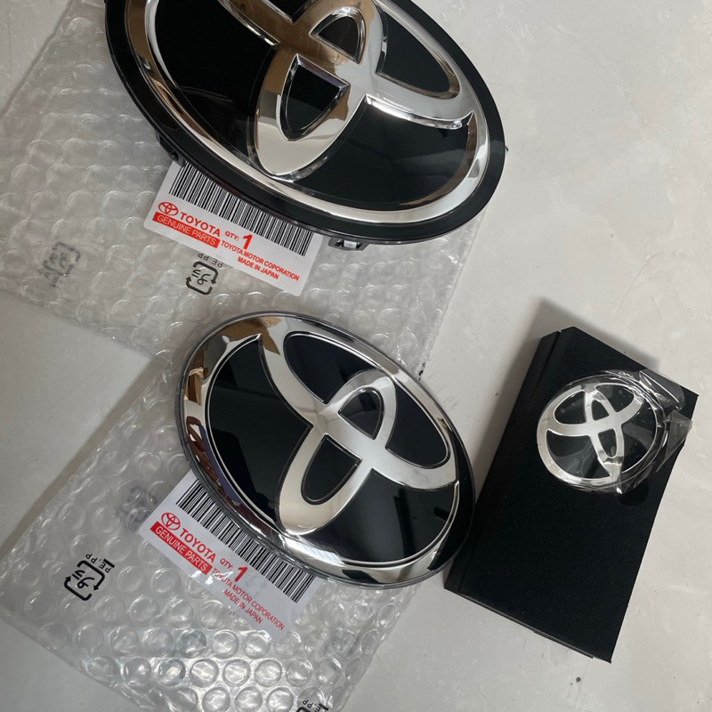 Toyota black Innova Zenix glass look Glossy Emblem front and rear steer ...