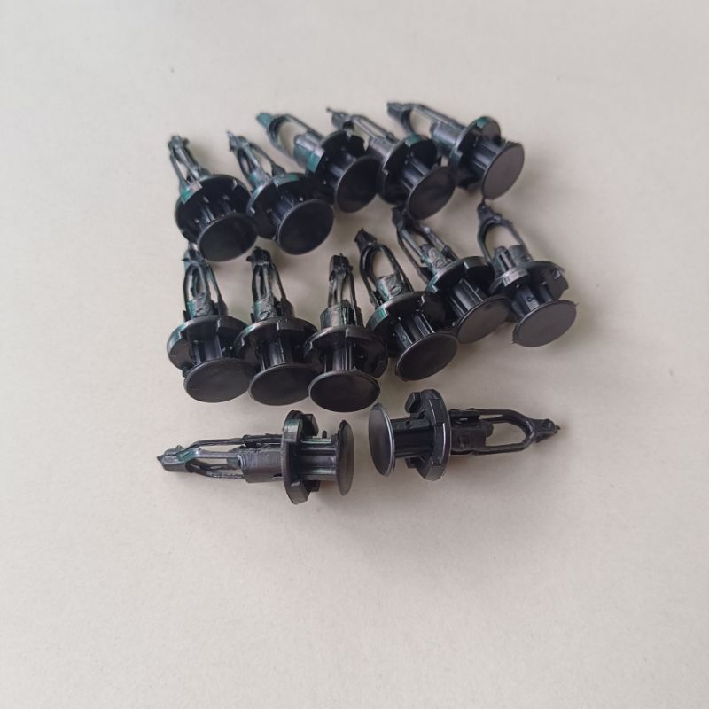 Toyota innova bumper clip button | Shopee Philippines