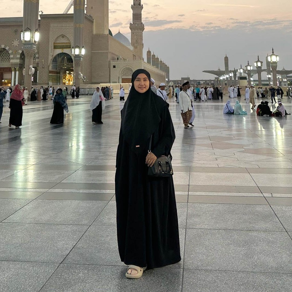 Best Selling!! Hijab - Hafsha Abaya Set Buy 2 570K (Globe Umrah Hajj ...