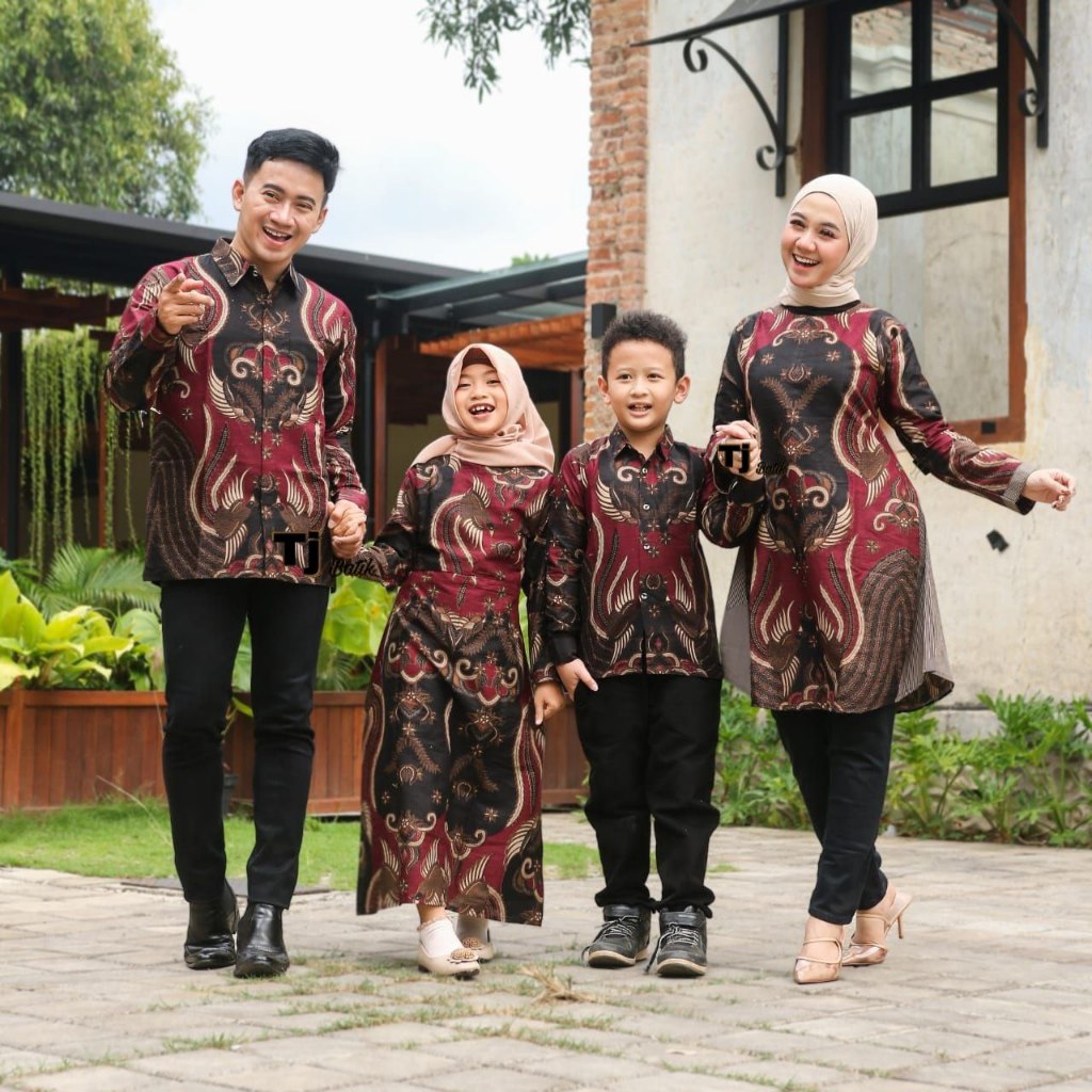 KEMEJA MERAH Batik COUPLE // SRIMBIT BATIK Red IRON MAN MOTIF // Family ...