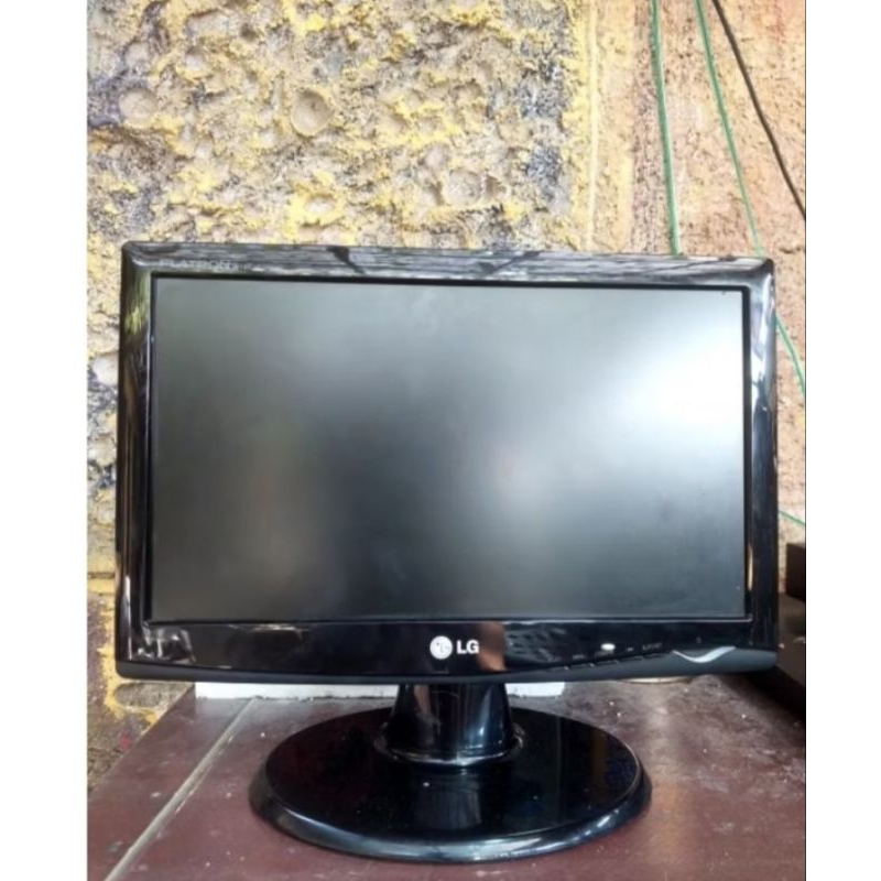 Lg 16 inch wide screen monitor is super smooth | Shopee Philippines