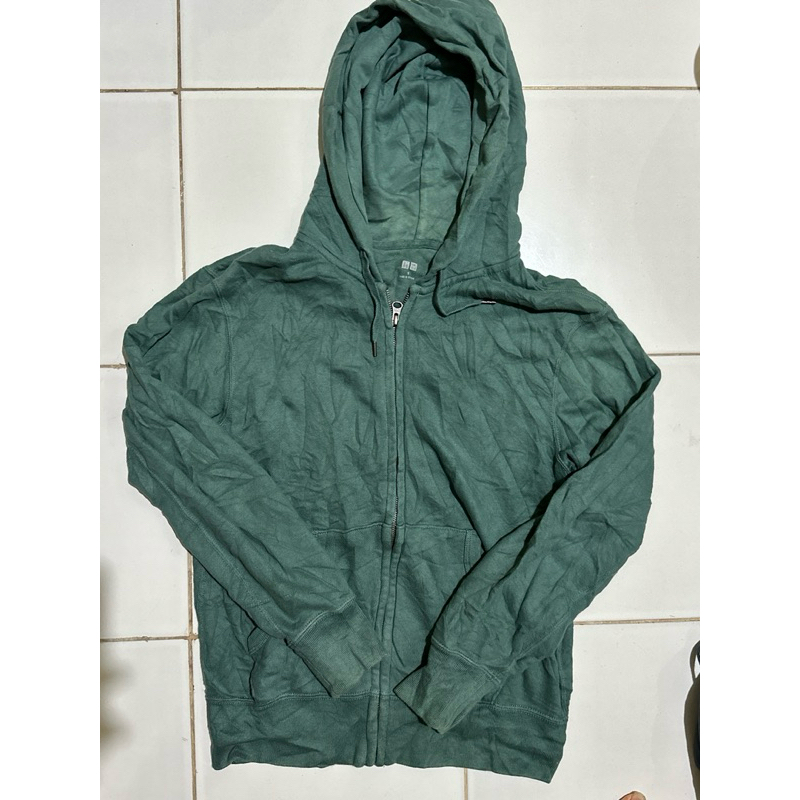 HIJAU Uniqlo Green & Navy Zipper Hoodie, Uniqlo Green Crewneck | Shopee ...