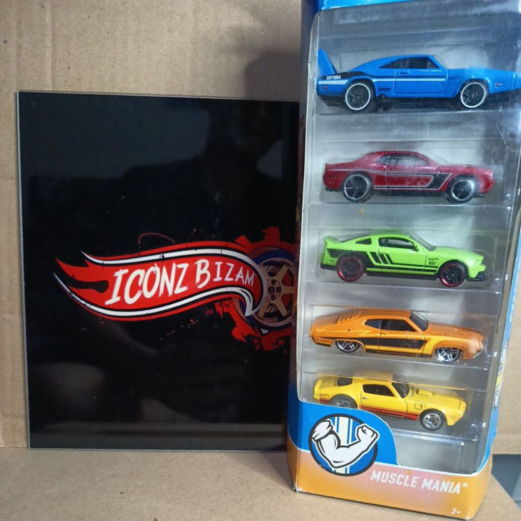 Hotwheels Gift Pack contains 5 Muscle Mania Series 2017 daytona ...