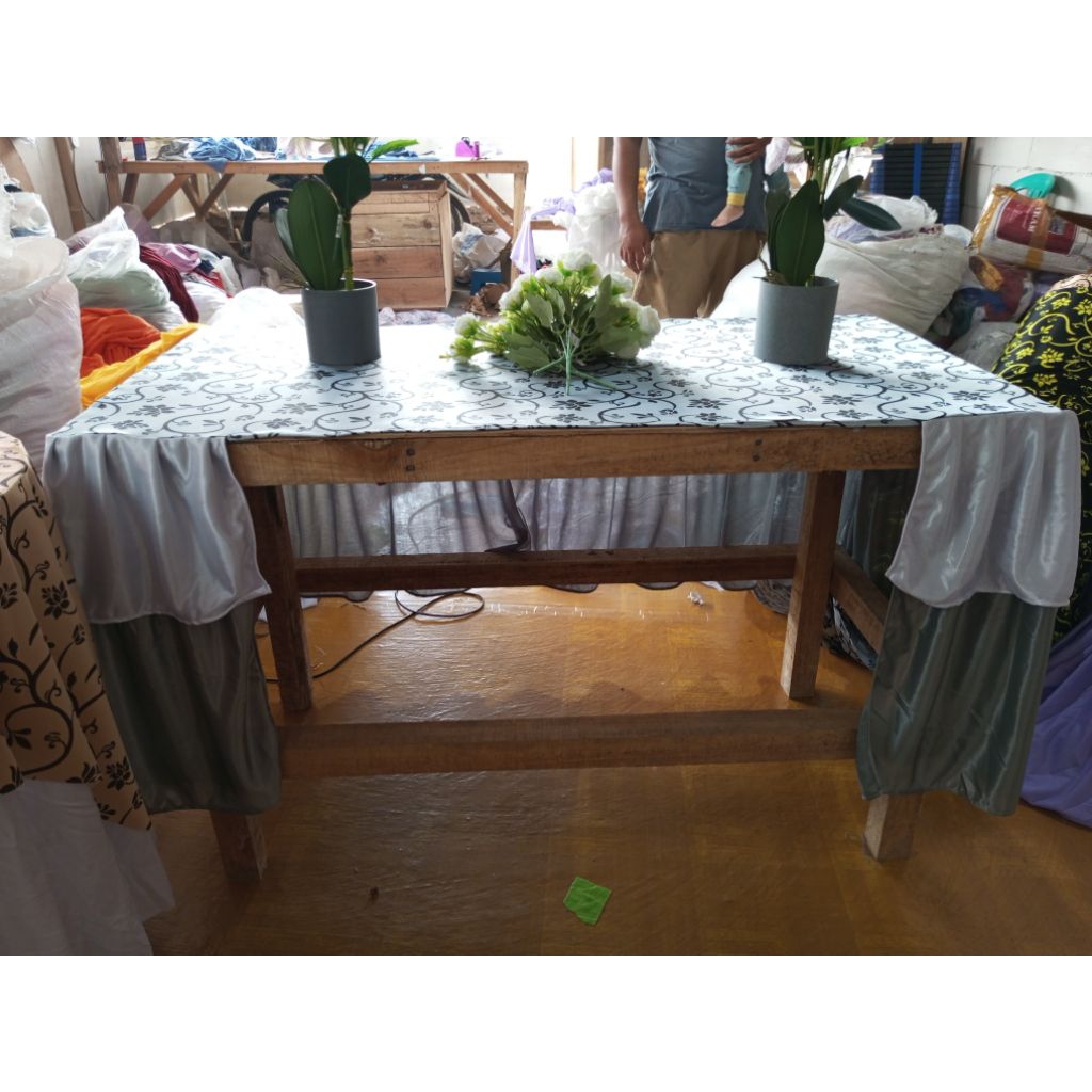 Pony batik tablecloth Cover 81cm x 70cm x 118cm covers the front, right ...