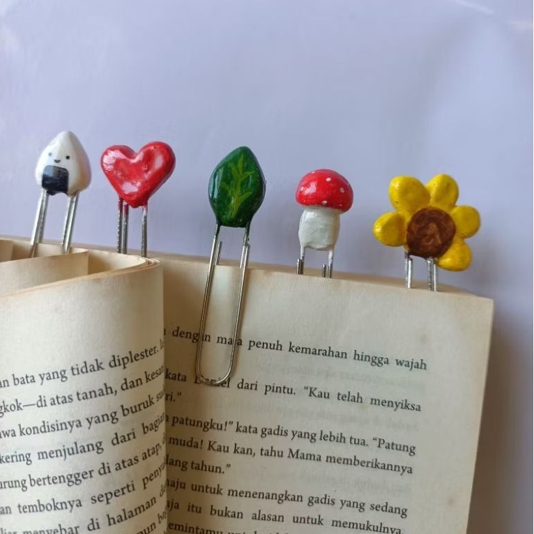 Clay paper clip Bookmark from clay Clay paper clip / Clay Bookmark ...