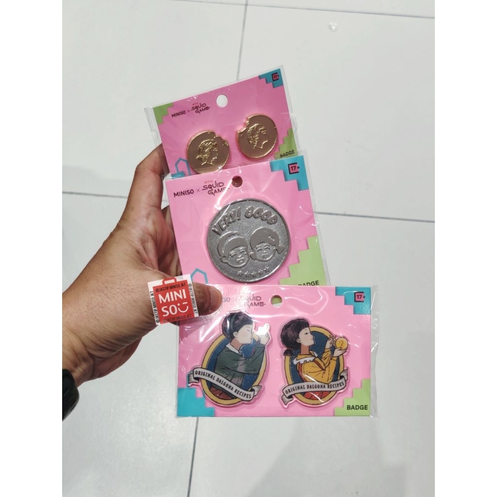 MINISO Badge / Pin SQUID GAME Collection (Acrylic Badge 2pcs / Coin ...