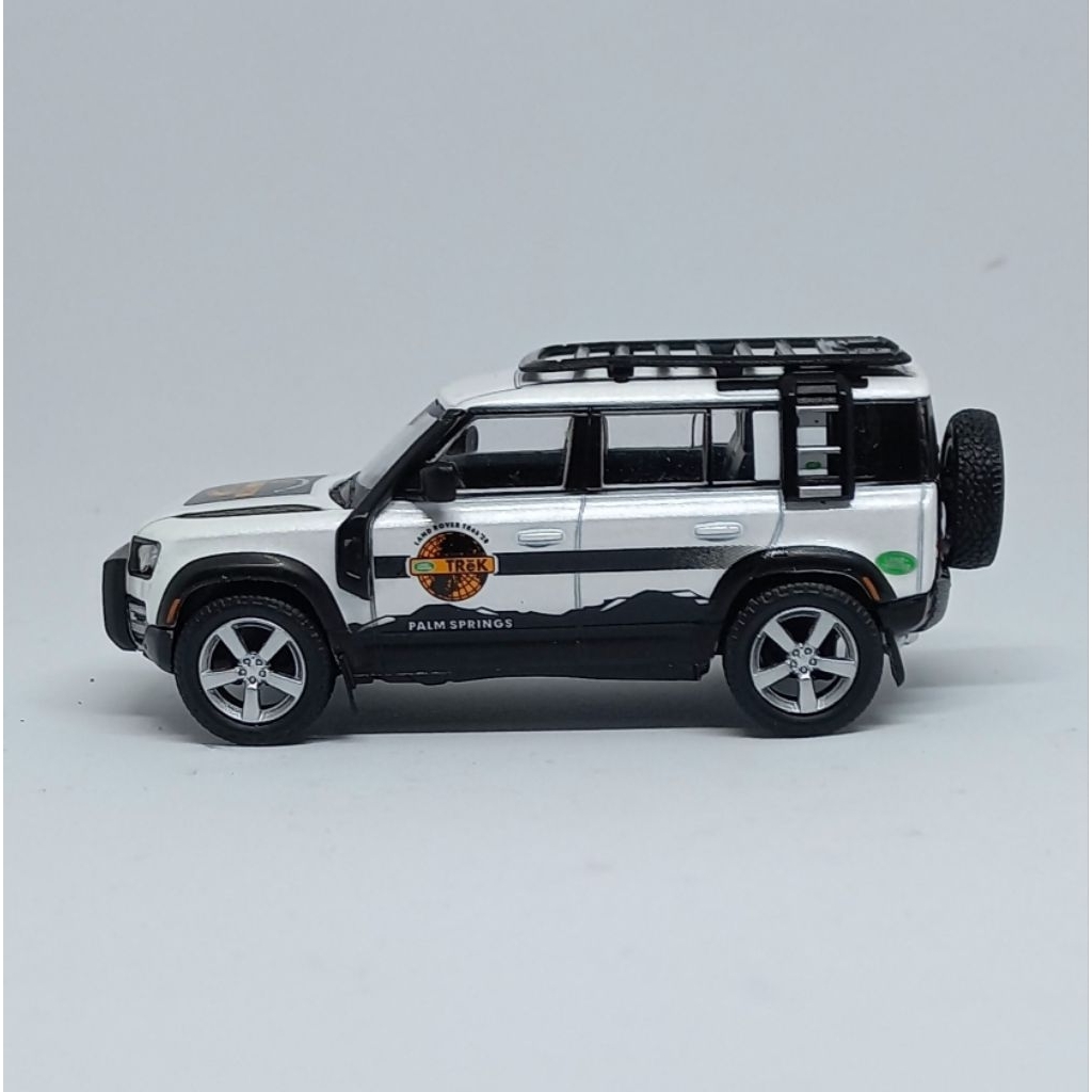 Tarmac works land rover defender 110 trek edition loose diecast 1/64 (t ...