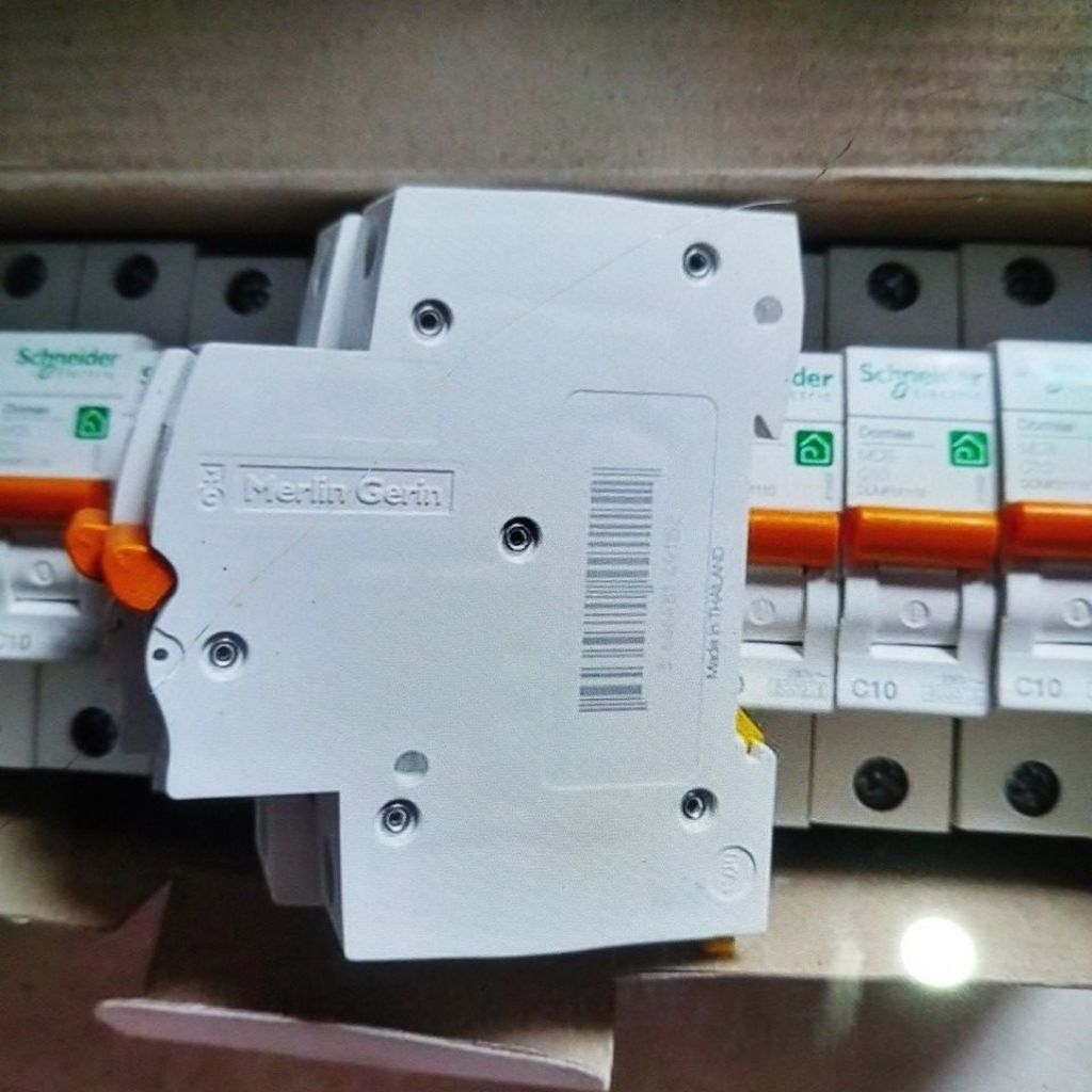 MCB DOMAE SCHNEIDER 1 PHASE 10A | Shopee Philippines