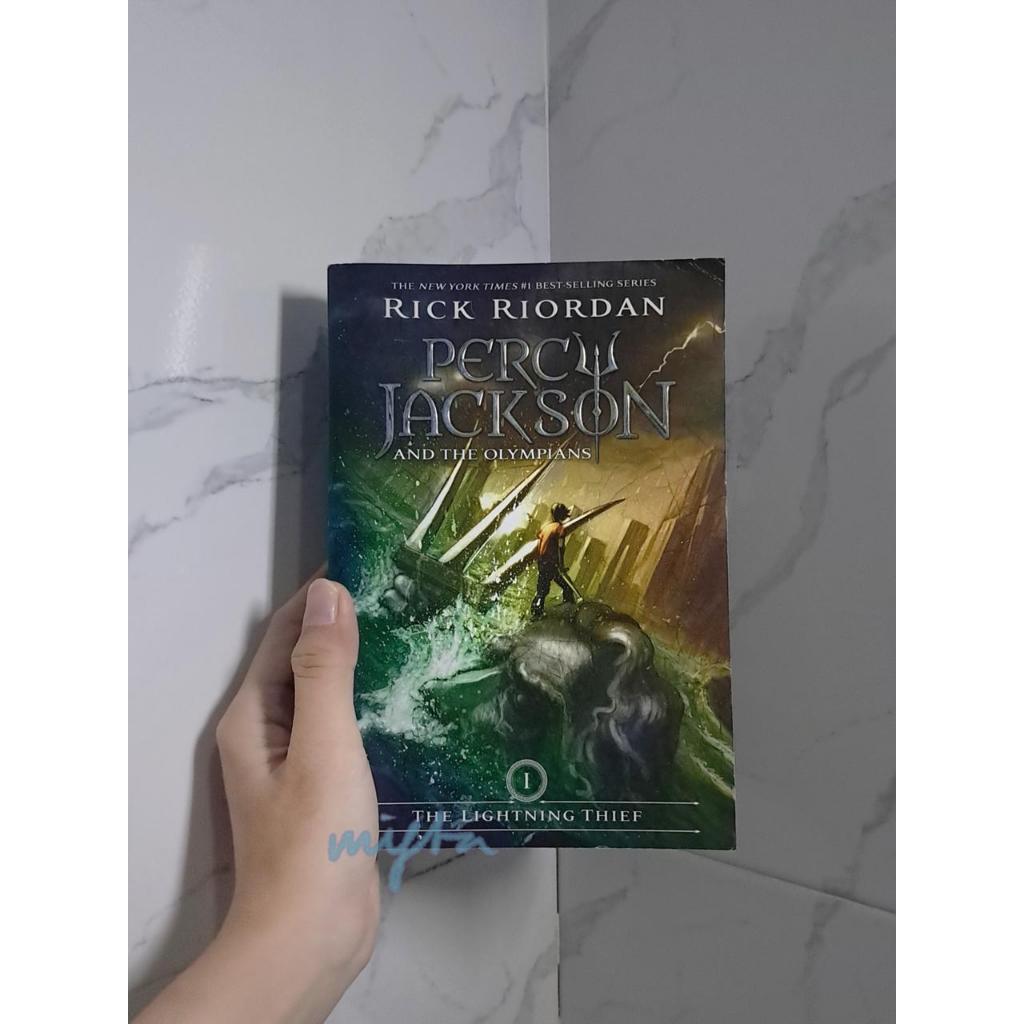Preloved Novel Percy Jackson & The Olympians 01: The Lightning Thief ...