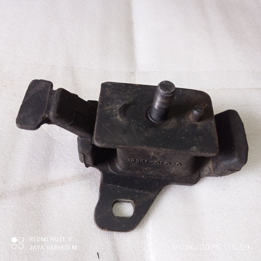 MESIN Original innova hilux fortuner diesel engine mount rubber engine ...