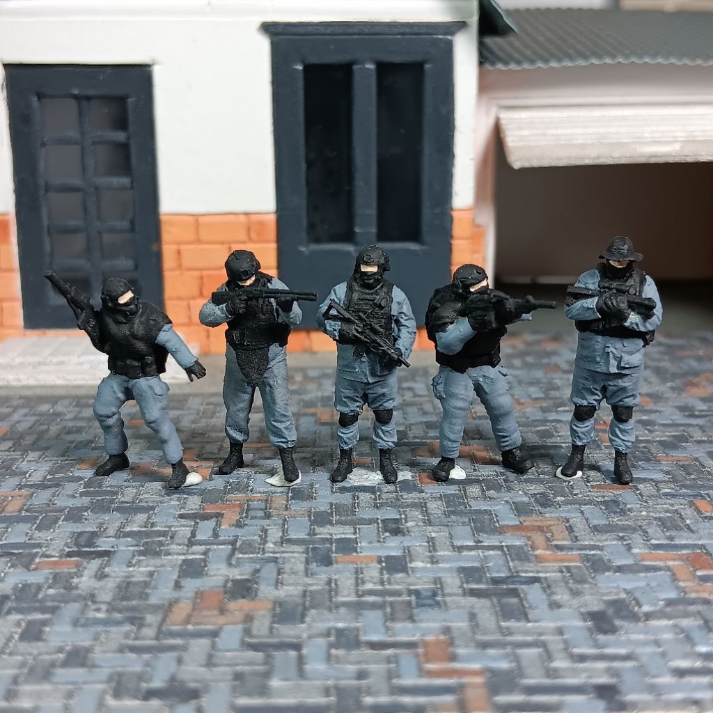 Figure 1/64 set Police SWAT Team Blue | Shopee Philippines