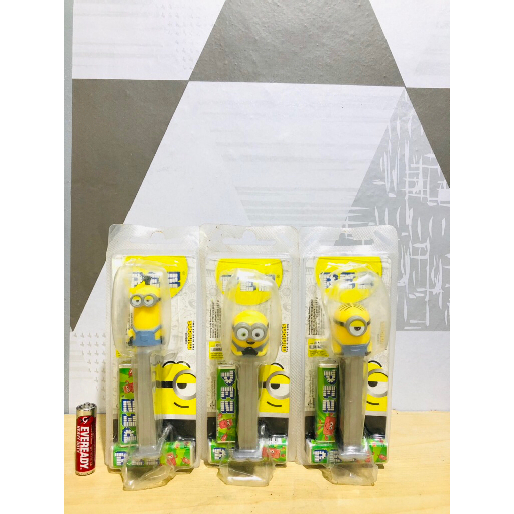 Pez candy dispenser toy/candy dispenser Minions series depicable me 2 ...