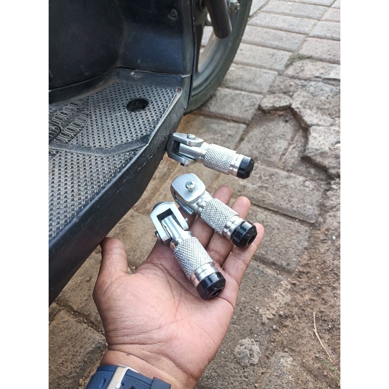 Front footrest for automatic scooters, folding spur model, pnp Honda ...