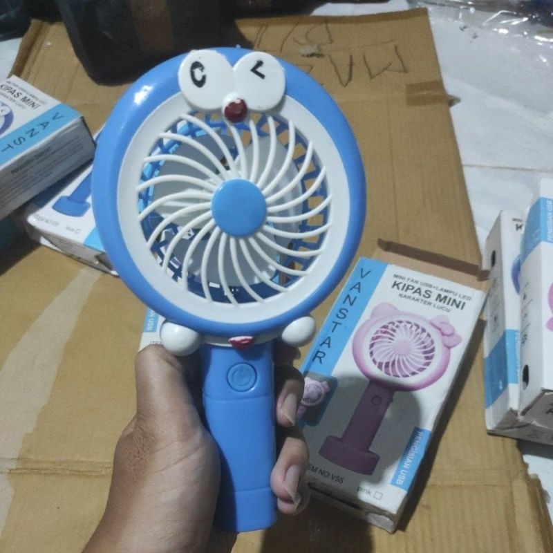 Handheld Mini Portable Fan Can Be Charged with Doraemon and Hello Kitty ...