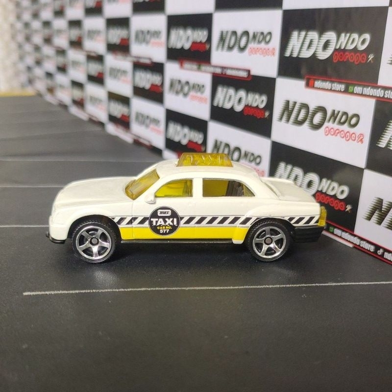 Matchbox Taxi Cab White New Loose Giftpack 2014 City Works | Shopee ...