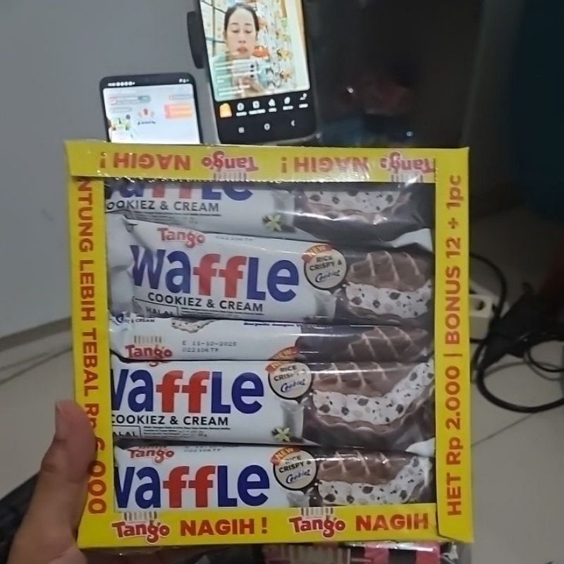 WAFFLE TANGO WAFER SALUT CHOCOLATE BOX CONTAINS 13 PCS × 25 gr | Shopee ...