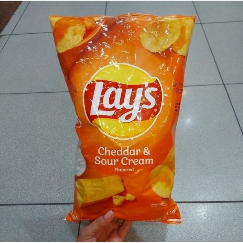 Lay's potato chips cheddar & sour cream 184,2g lays cheese flavored ...