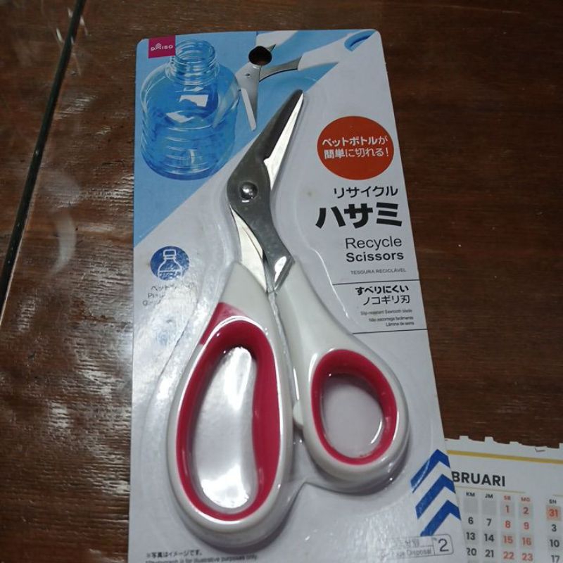 Daiso recycled scissors PET bottle Bent type plastic bottle scissors ...