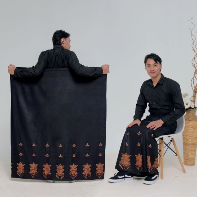 Adult men's sarong with Balinese gunungan batik motif, super Indonesian ...