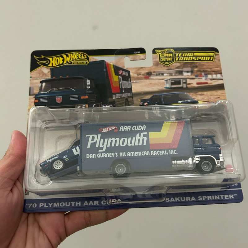Hot Wheels Premium Team Transport 2-Pack '70 Plymouth AAR Cuda vs ...