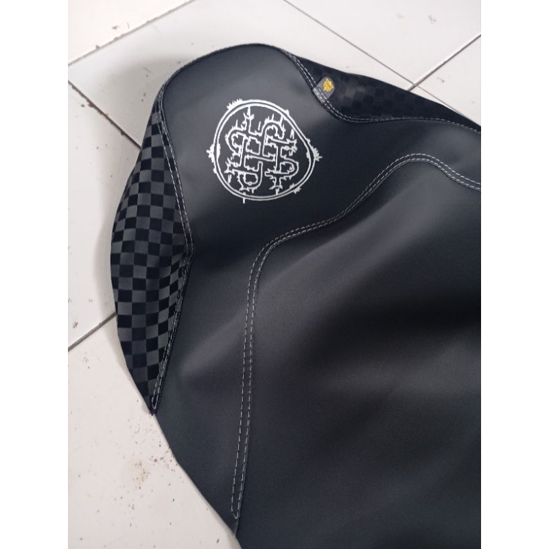 Leather seat variation of chess jait 3 model PCX logo arvi.vario, beat ...