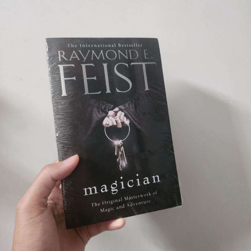 Magician - Raymond E Feist (PB UK imported original) | Shopee Philippines