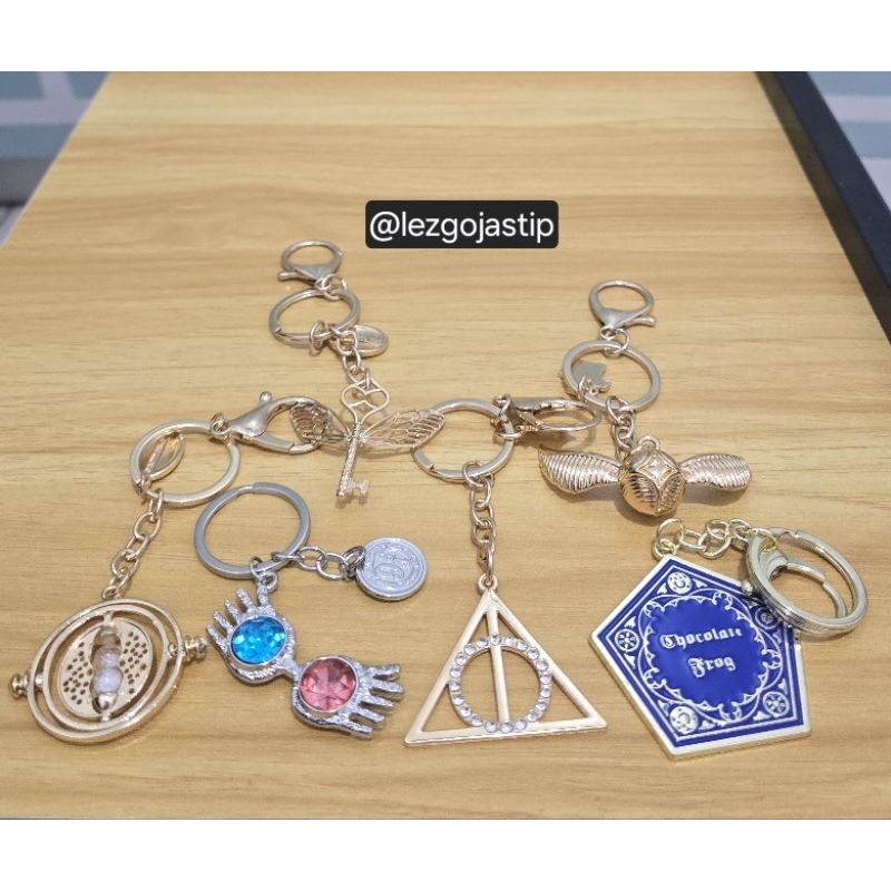 Harry Potter Golden Snitch, Time turner, Chocofrog, flying keys, death ...