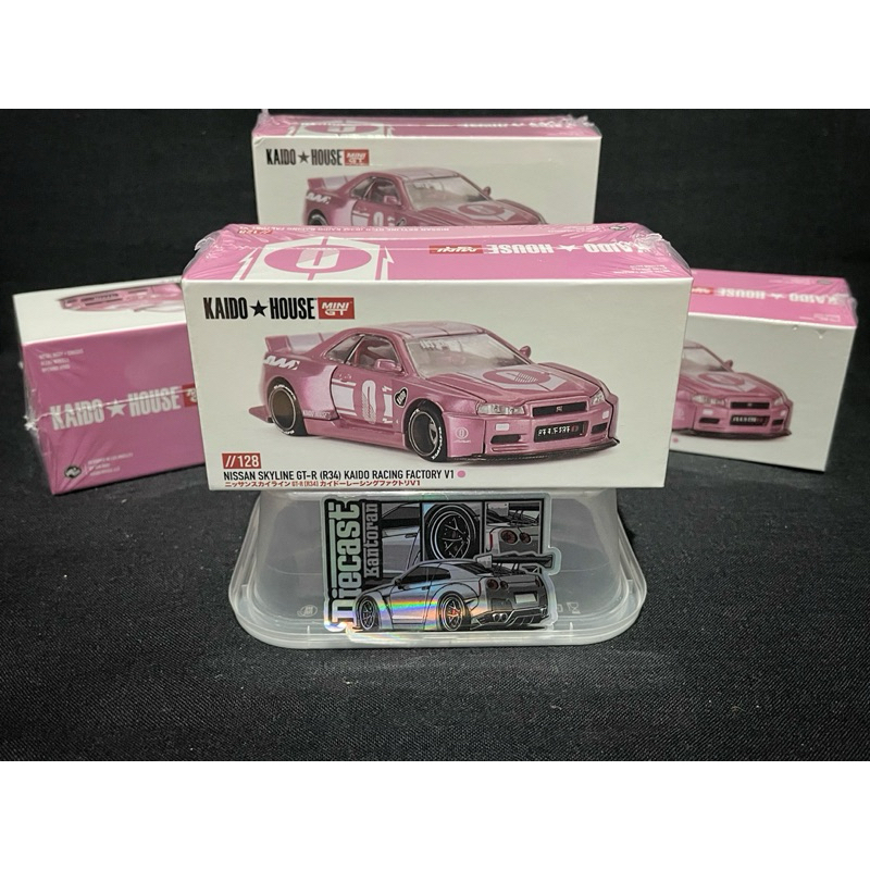 Mini GT KHMG128 Kaido House GT Nissan Skyline GT-R (R34) Pink Kaido ...