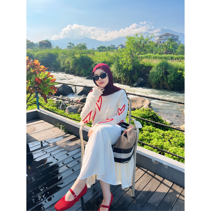 Miji's preloved display case | Shopee Philippines