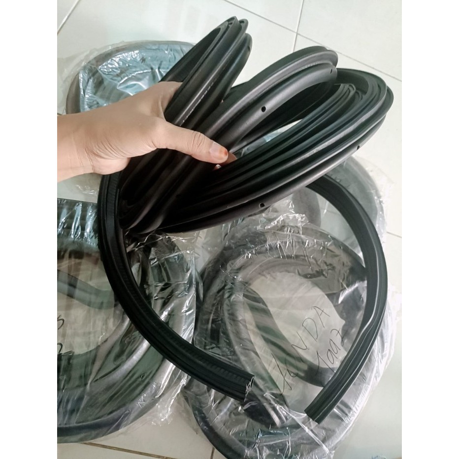 Avanza car rear trunk rubber / avanza car heat absorber rubber | Shopee ...