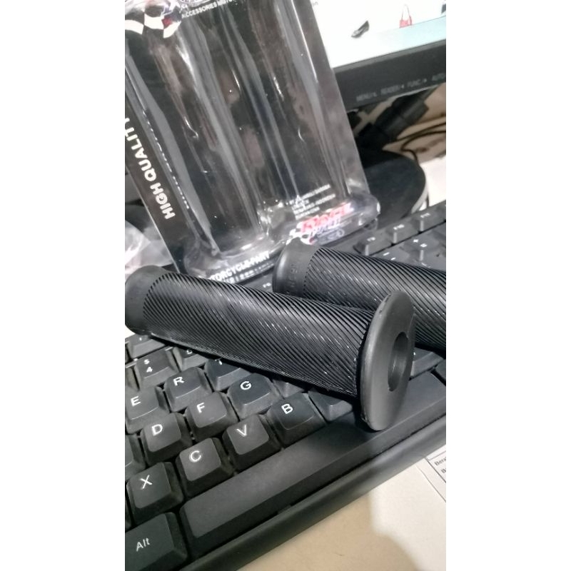Motorcycle handgrips can be used for all types of motorbikes/universal ...