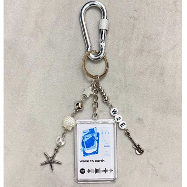 GANTUNGAN Keychain carabiner wave to earth key chain // wave to earth ...