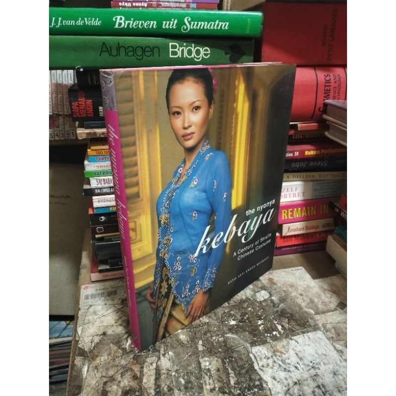 The NYONYA KEBAYA A Century of Straits Chinese Costume By Datin Sri ...