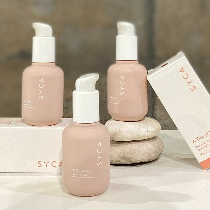 Skin tint SYCA A tint of You - SYCA Natural Glow Weighted Tinted ...