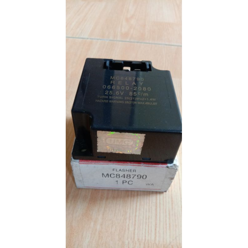Turn signal Flasher hazard UMC MC848790 5 feet 24V Mitsubishi Fuso ...