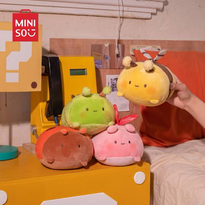 Miniso mini Safary animal Family / Bug Butterfly catterpilar bee ...