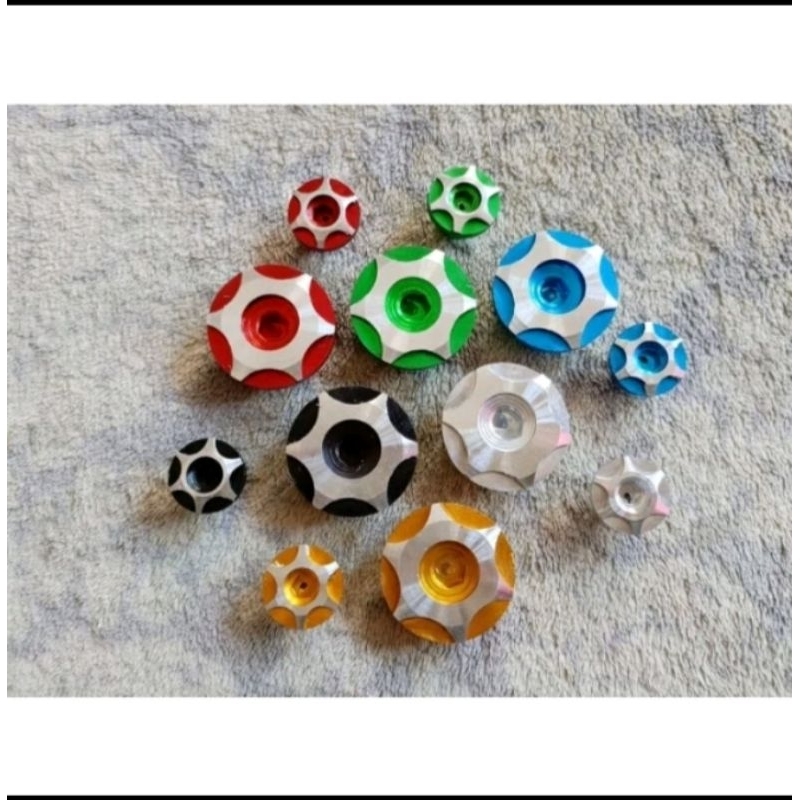 Close the magnet aluminum magnet coins in the colors of the honda CB ...