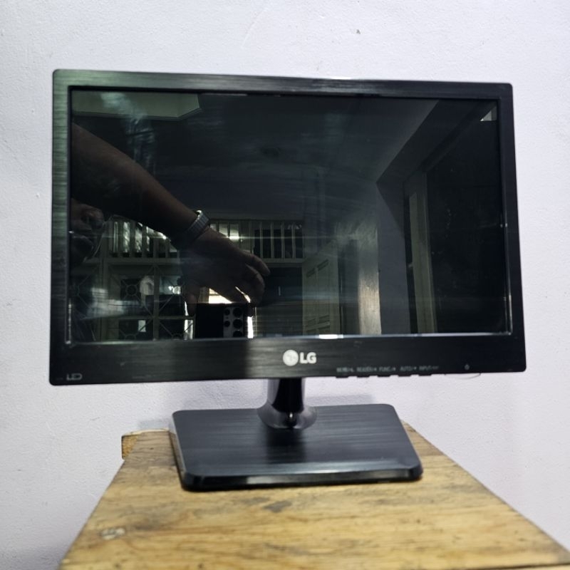 LG 16 INCH MANTUL WIDESCREEN LED MONITOR | Shopee Philippines