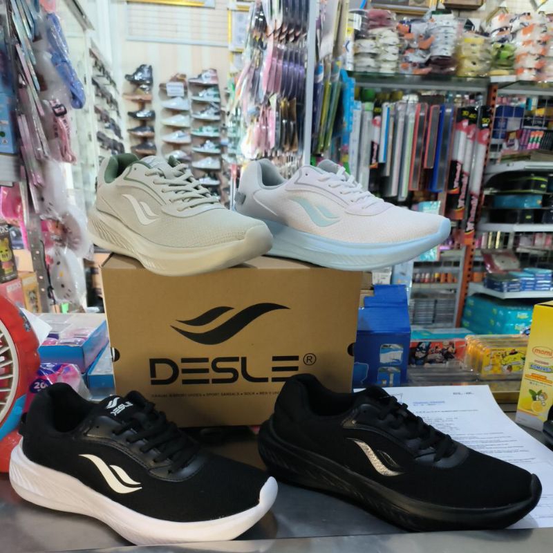 NEW DESLE JOANNA.Fast school series original plain black running ...