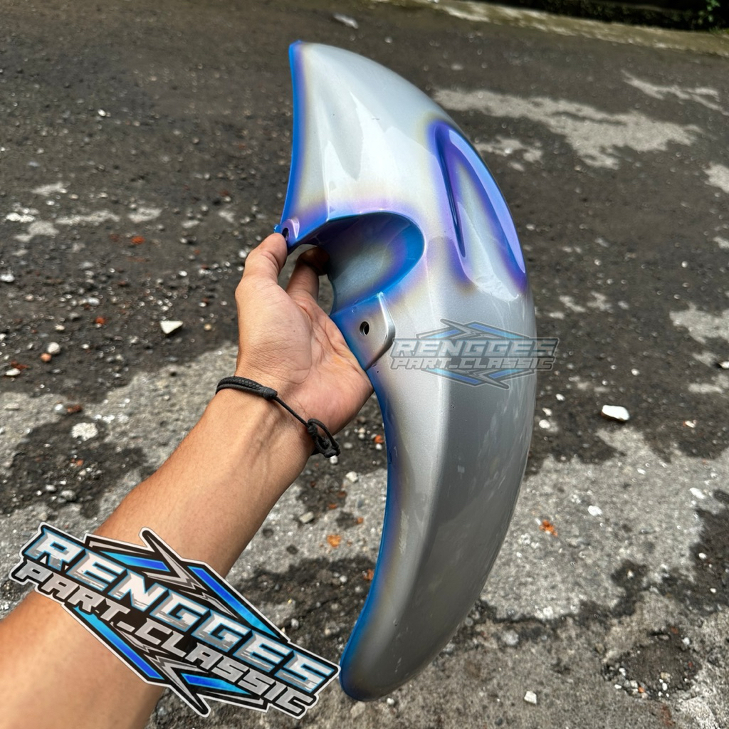 The front fender of the old satria f fu is custom glossy titanium paint ...