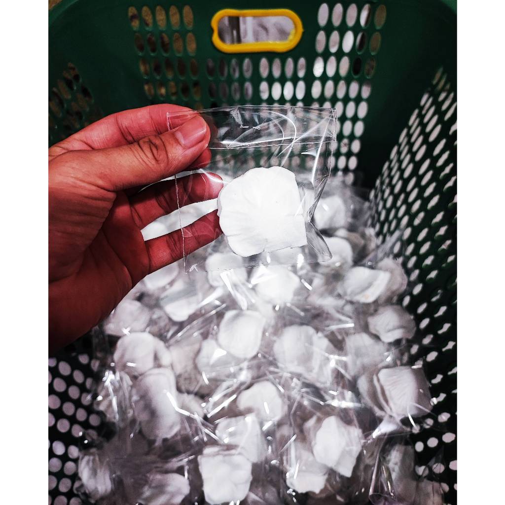 Rose Petals plastic flower Petals per pack | Shopee Philippines
