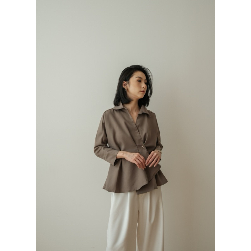 KEMEJA ARIELLA TOP / Women's Shirts / Women's Tops / Women's Clothes ...