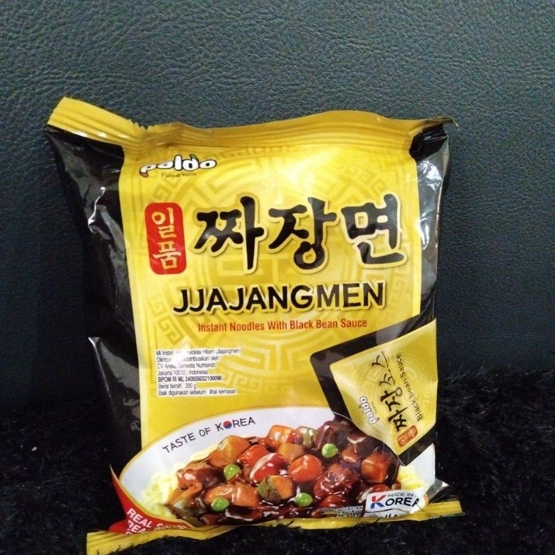 Paldo jjajangmen instant Korean noodles black soybean flavor hya Ramyun instant noodles with ...