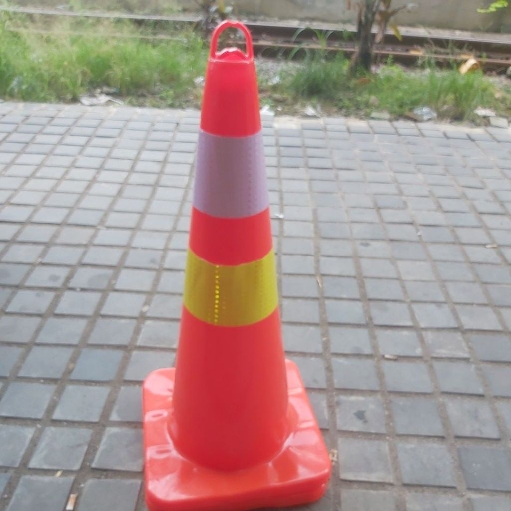 Safety Traffic Cone/Kerucut Road divider | Shopee Philippines