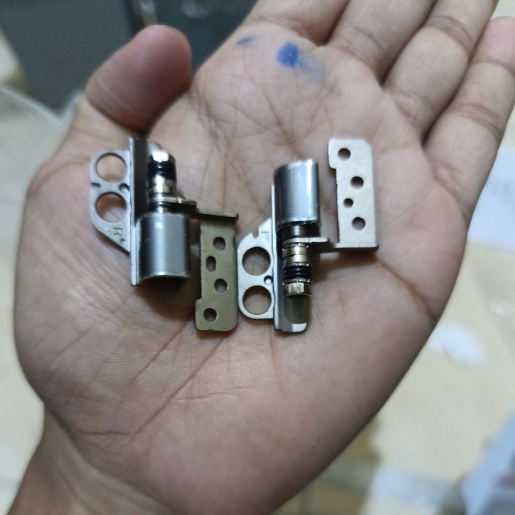 The hinge of the Lenovo Thinkpad IBM X280 Laptop | Shopee Philippines