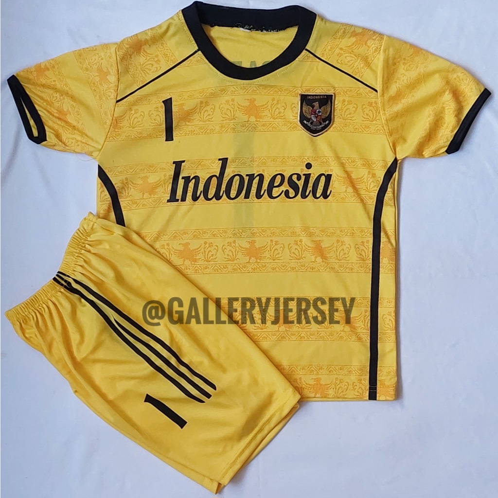 YELLOW INDONESIAN NATIONAL TEAM GOALKEEPER FOOTBALL SET MARTIN PAES ...