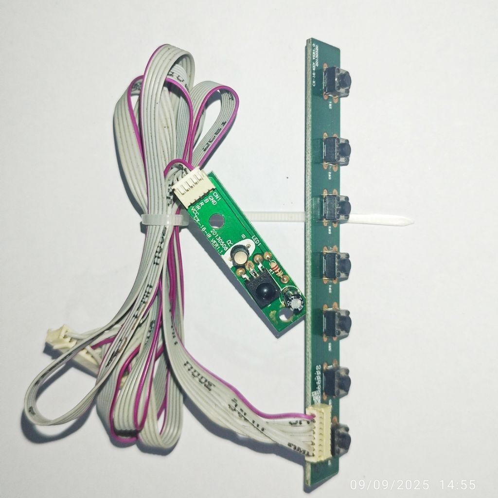 TOMBOL IR Remote Sensor + Original 32 inch POLYTRON PLD22D810 Tv panel ...