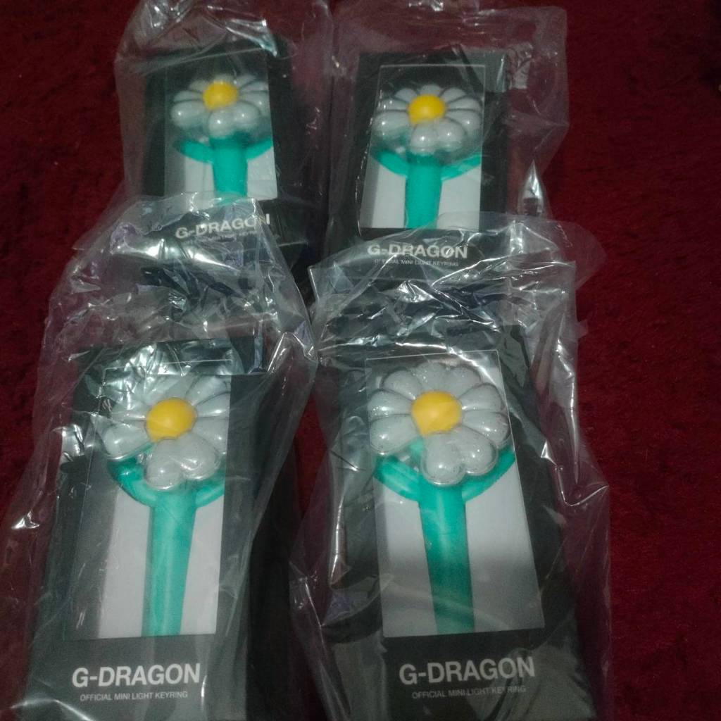 [BOOKED] G-DRAGON MINI LIGHTSTICK KEYRING (MINT) | Shopee Philippines