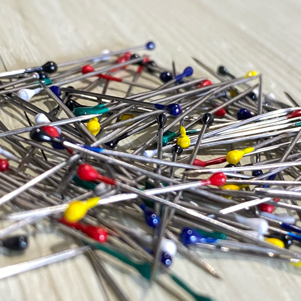 Mini safety pins, small safety pins, safety pins | Shopee Philippines